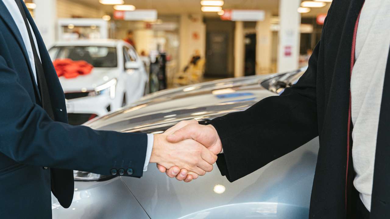 How to Sell Your Car: A Guide to Selling Privately and to a Dealership